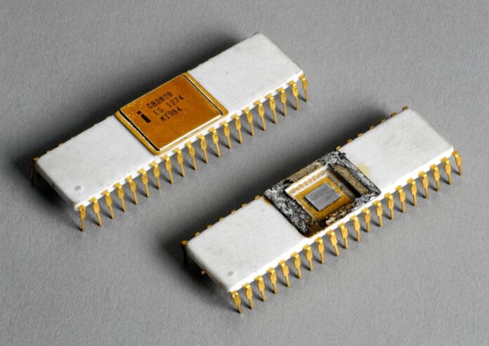 Medio Siglo del Intel 8080: El Chip que Redefinió la Era Digital ...
