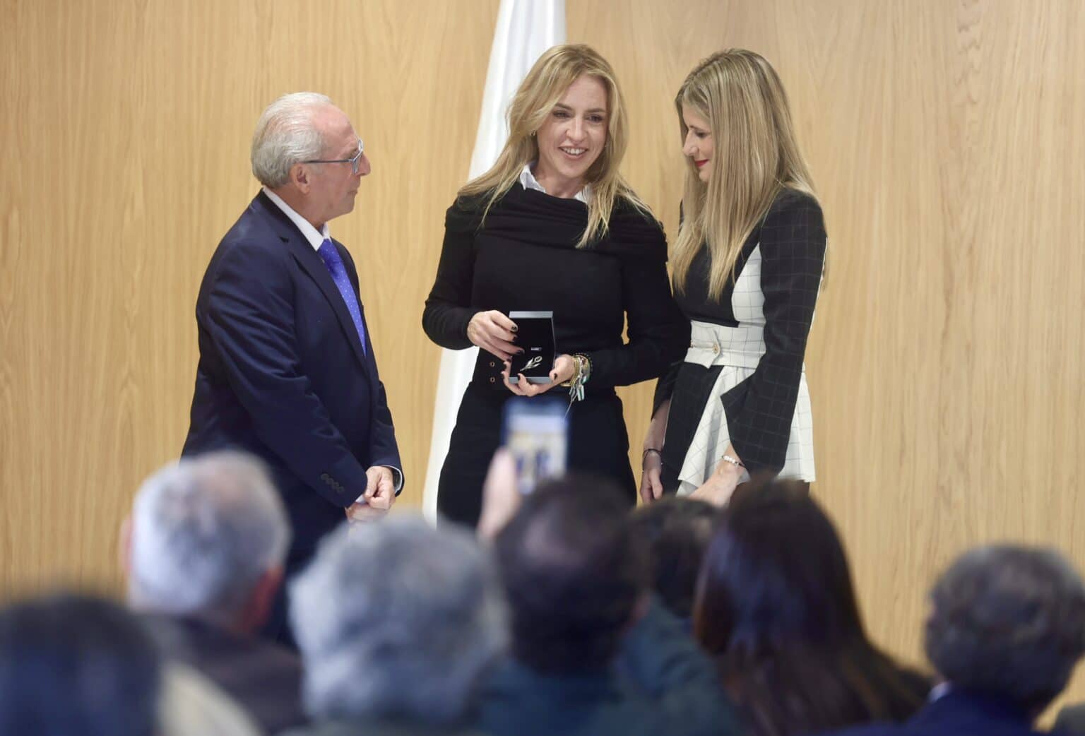 Almudena Martínez Resalta la Unidad Institucional en el Proyecto del ...